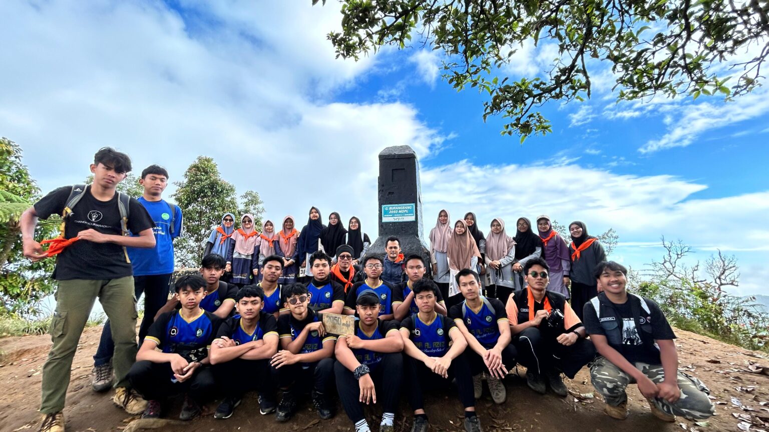 Kepemimpinan Santri SMA Al-Aziz Islamic Boarding School (Kesatria Camp ...